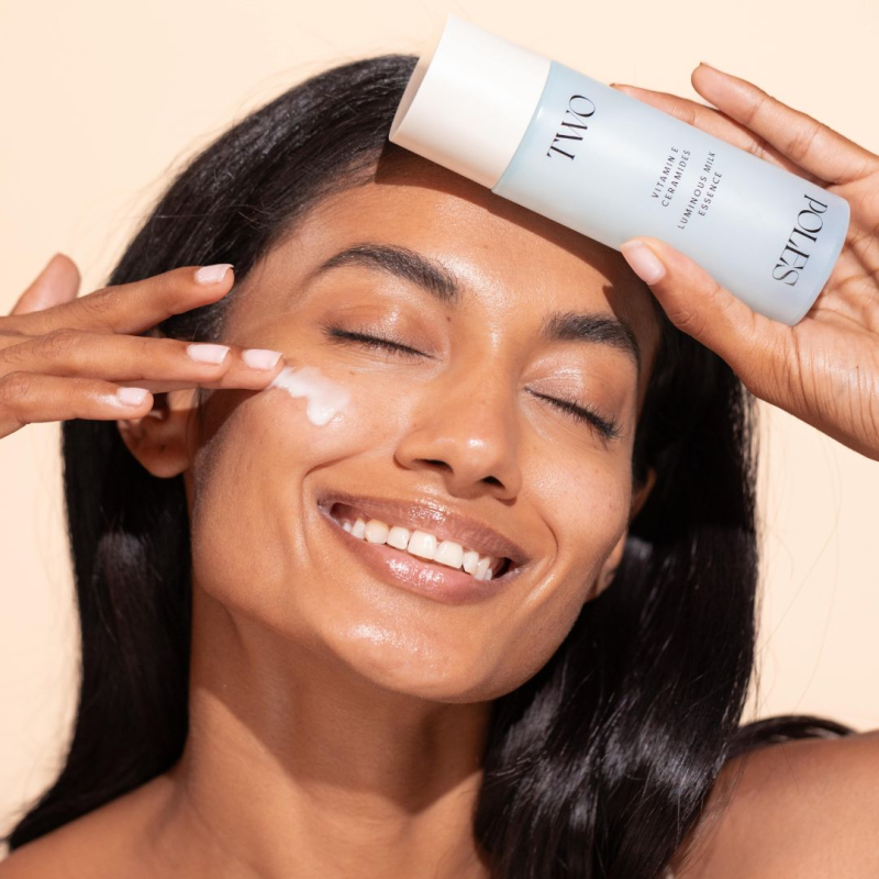 Luminous Milk Essence de Two Poles