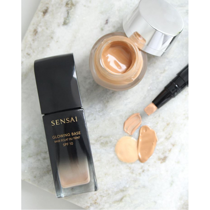 Glowing Base SPF10 de Sensai