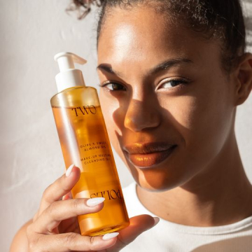 MAKE-UP MELTING CLEANSING OIL de Two Poles